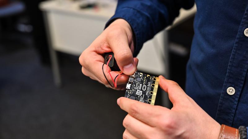 Mikrobiti | British Council